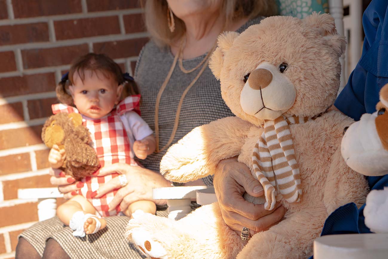 What is doll therapy? – Babydolls for Dementia